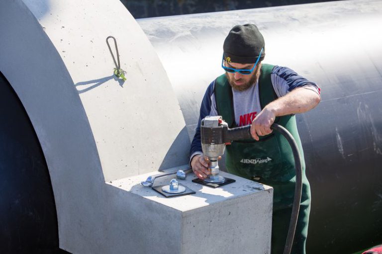 Austria’s largest PE 100-RC pipe laid in lake – Agru Thailand